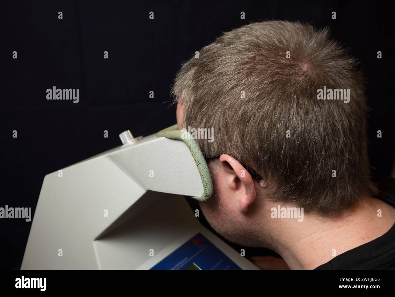 Eye examination ophthalmologist hi-res stock photography and images - Alamy