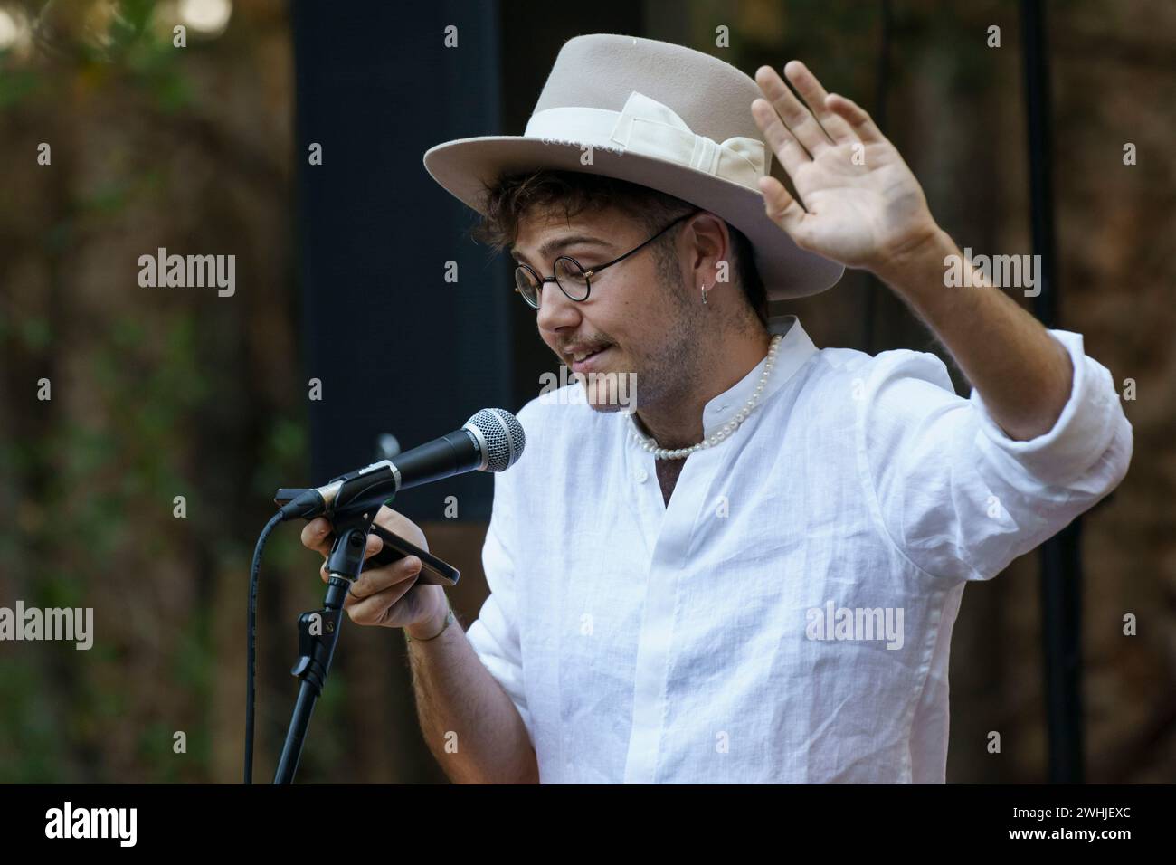 Pau singer hi-res stock photography and images - Alamy