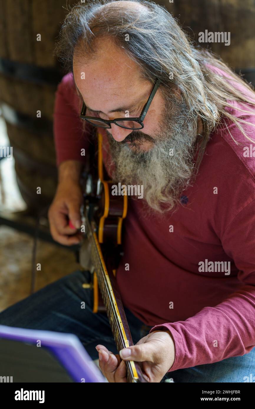 Acoustic experiences hi-res stock photography and images - Alamy