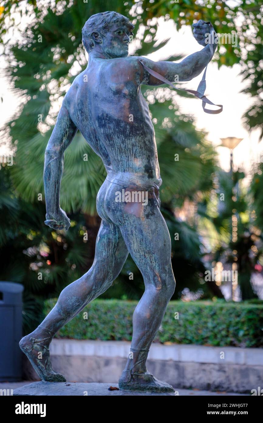 Slinger statue hi-res stock photography and images - Alamy