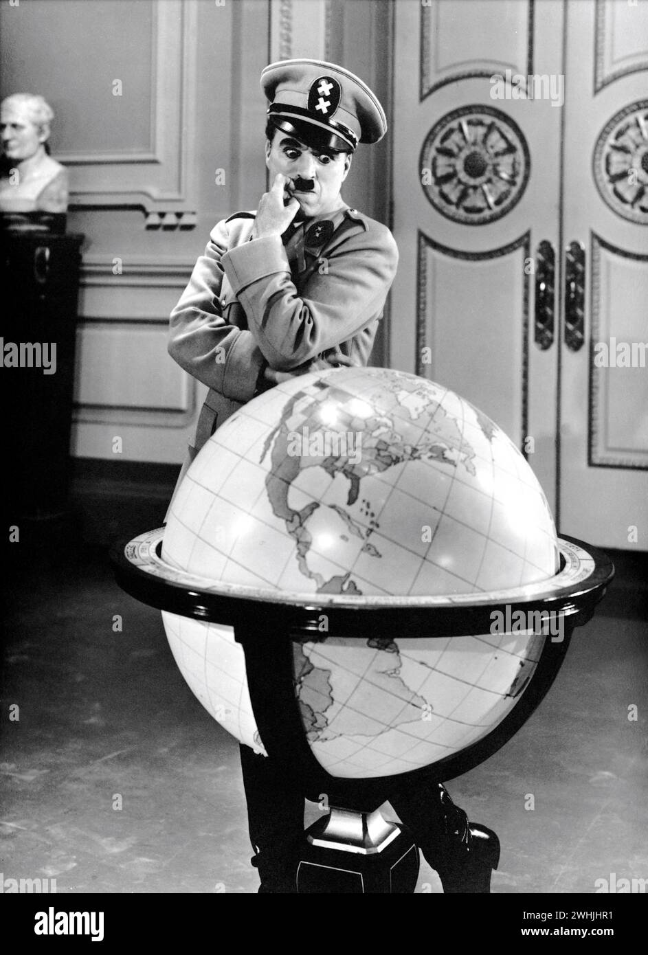 CHARLIE CHAPLIN as Adenoid Hynkel Dictator of Tomania in THE GREAT ...