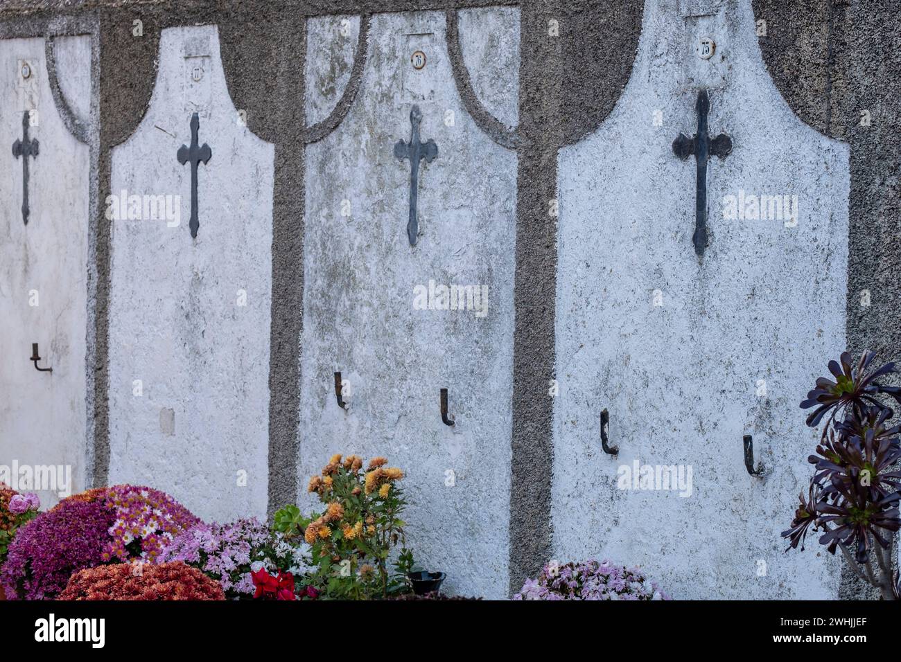 Cross on tombstone wall Stock Photo - Alamy