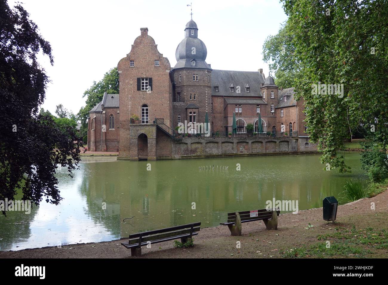 Bergerhausen Castle, moated castle from the 13th century Stock Photo ...