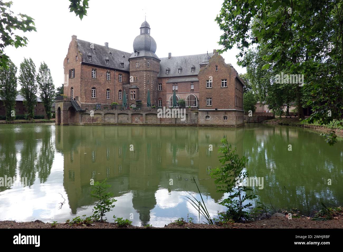 Bergerhausen Castle, moated castle from the 13th century Stock Photo ...