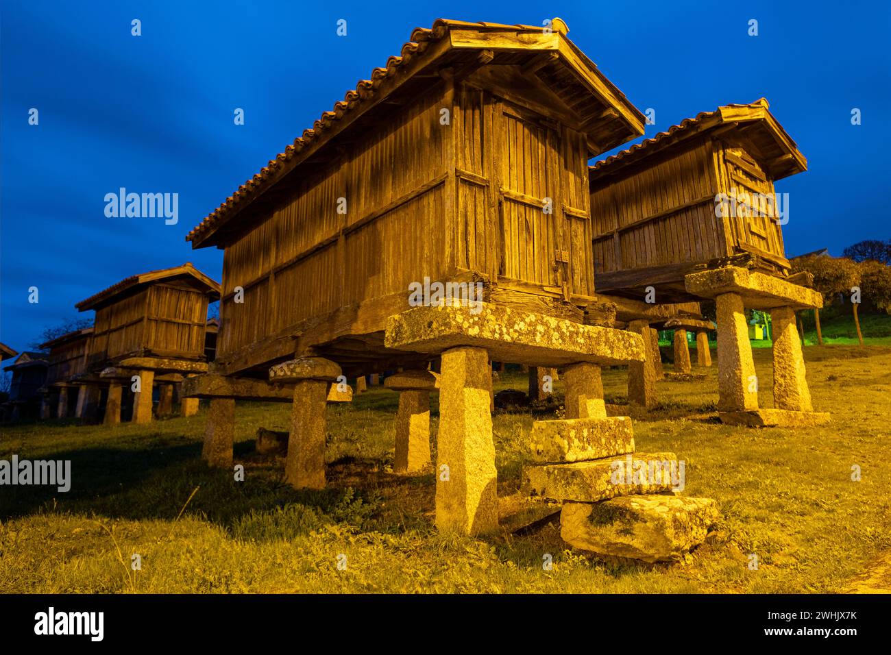 Granaries hi-res stock photography and images - Alamy