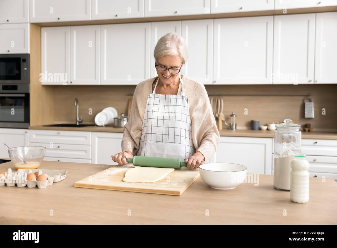 Happy senior baker woman in cooking apron enjoying culinary hobby Stock ...