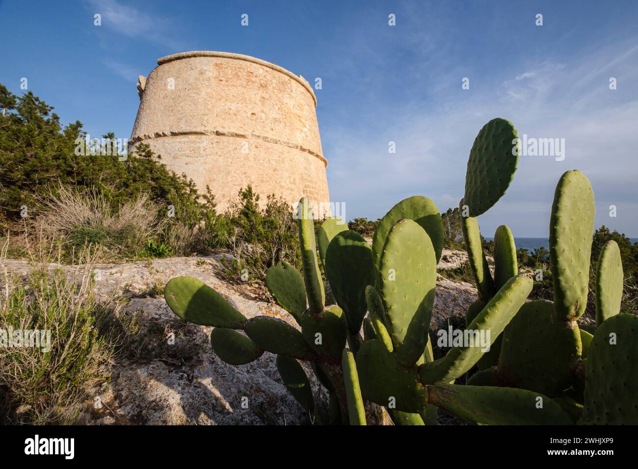 Defensive towers of 16th century spain hi-res stock photography and ...