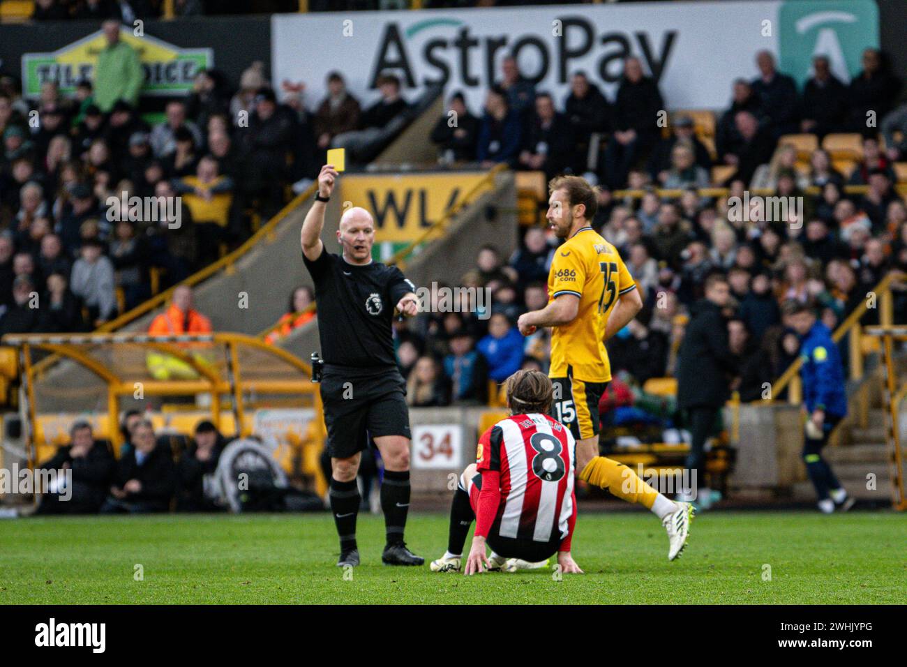 Simon hooper yellow card hi-res stock photography and images - Alamy