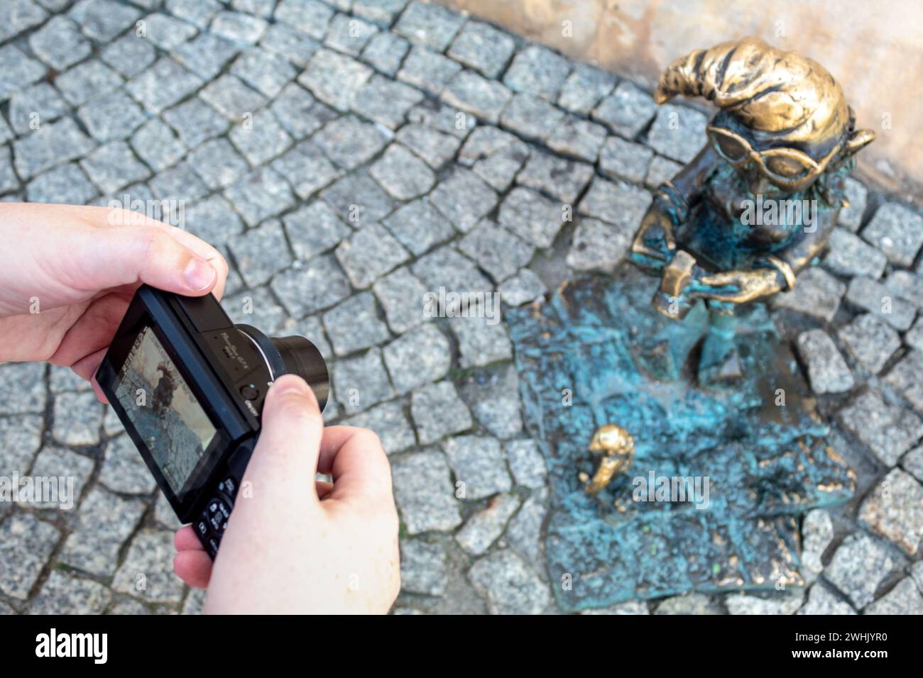 Statues of dwarfs hi-res stock photography and images - Alamy