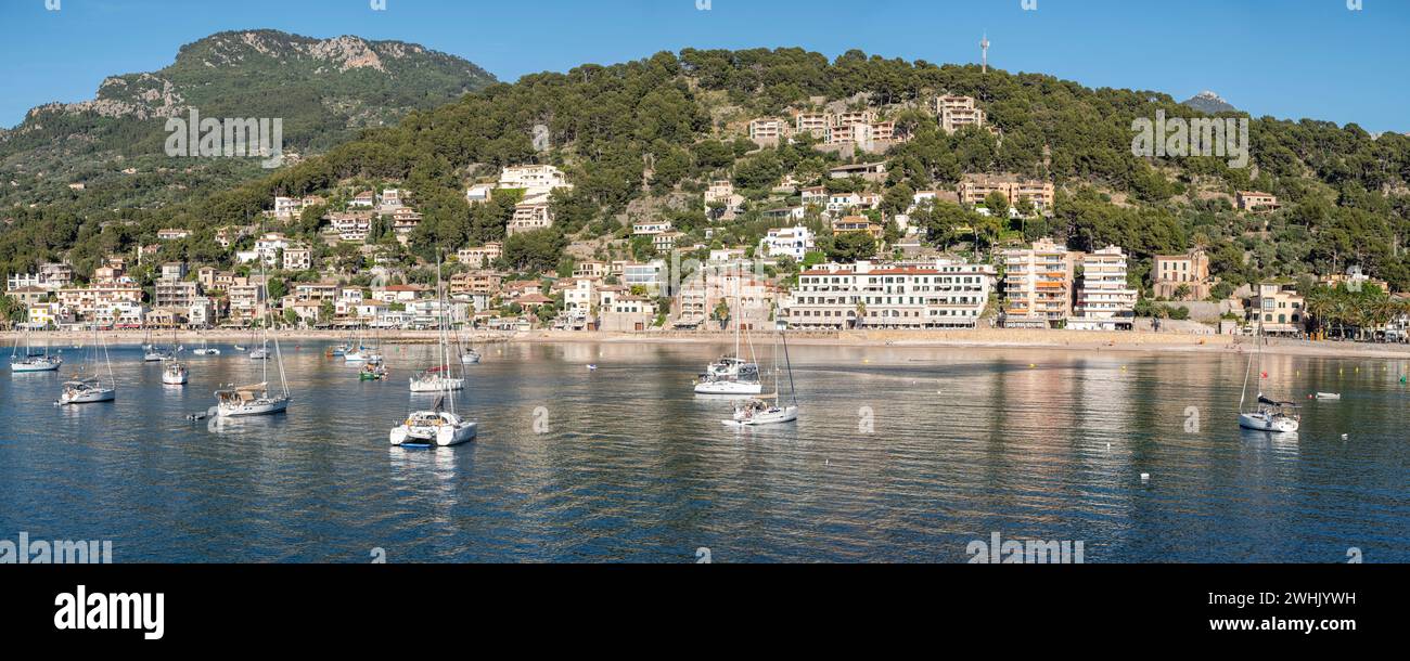 Recreational boats anchored in marina hi-res stock photography and ...
