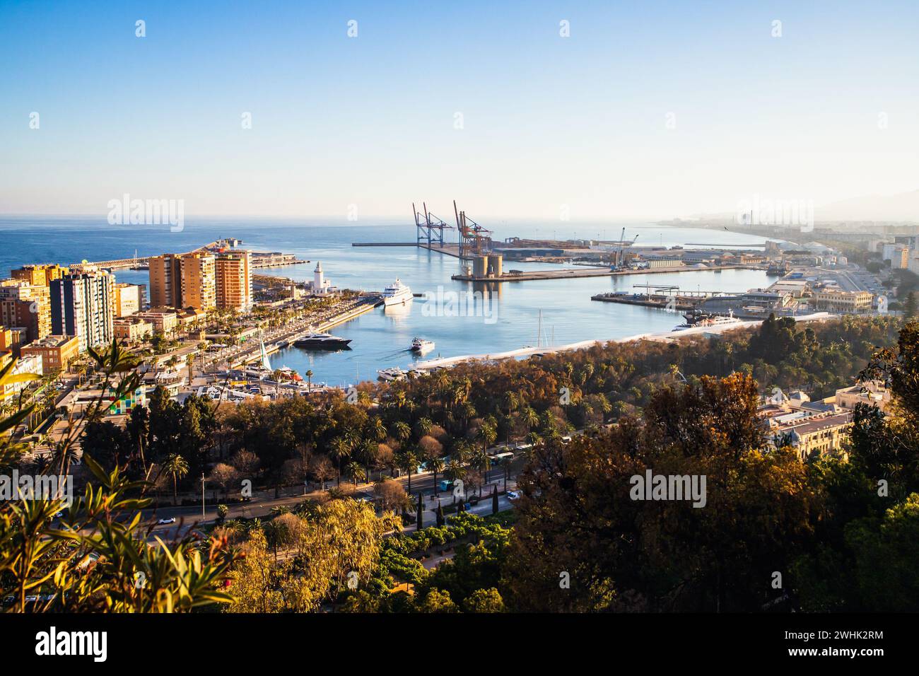 Sunset sky over shiny sea hi-res stock photography and images - Alamy