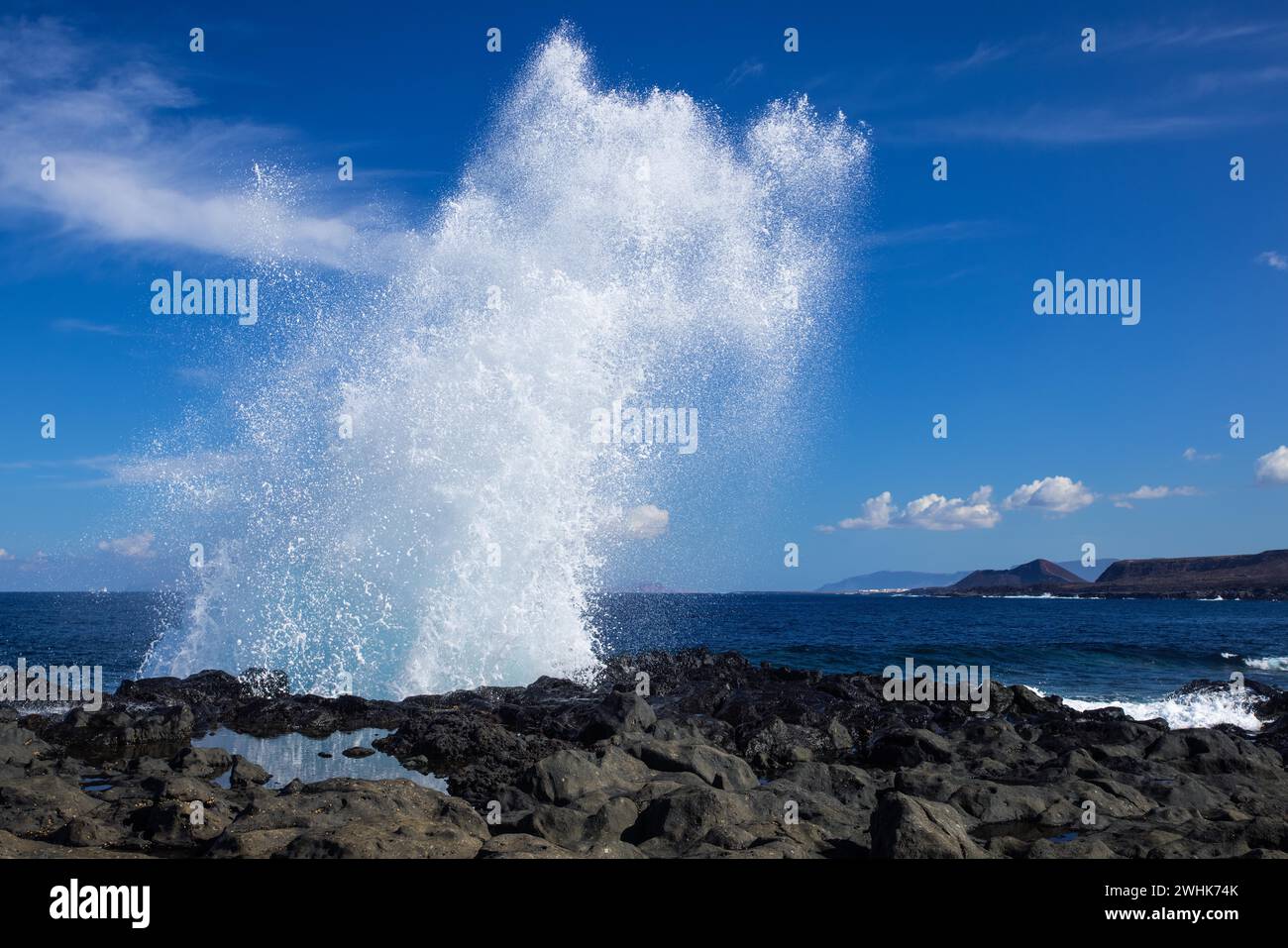 Fountain splash hi-res stock photography and images - Alamy