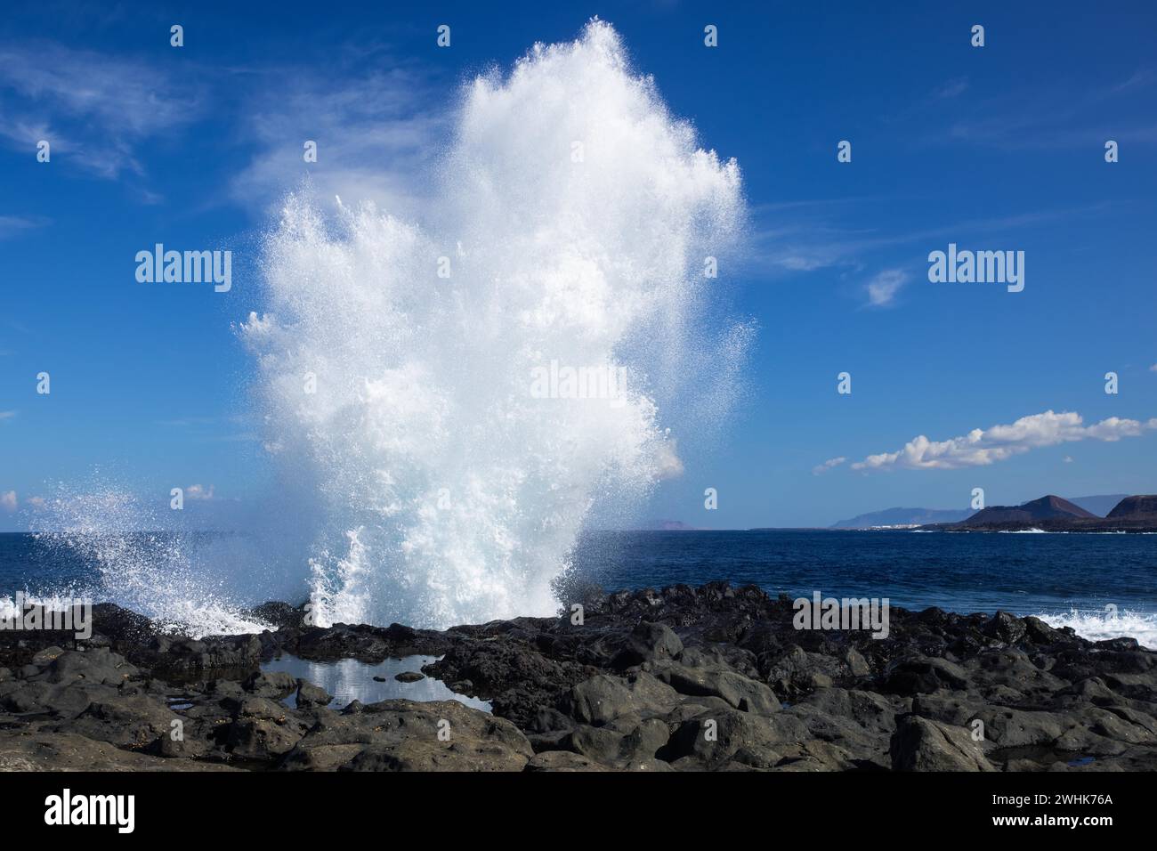 Lanzarote water fountain hi-res stock photography and images - Alamy