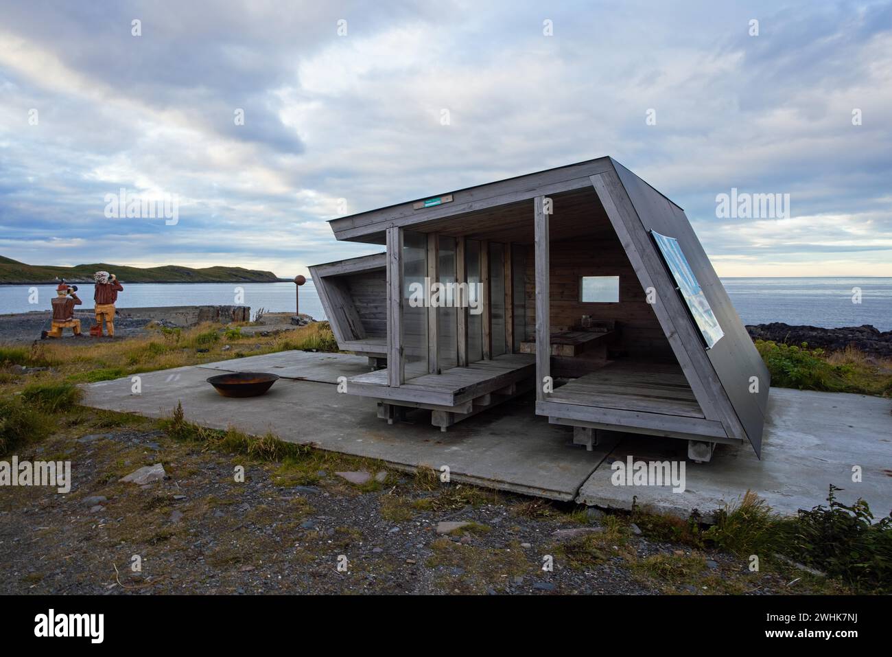 Birdwatching house hi-res stock photography and images - Alamy