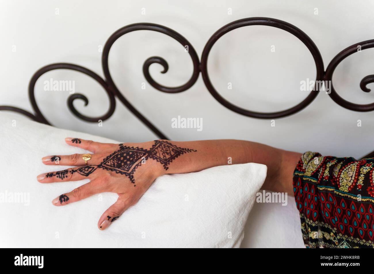 Traditional Moroccan hand tattoo, henna, tattoo, craft, tradition ...