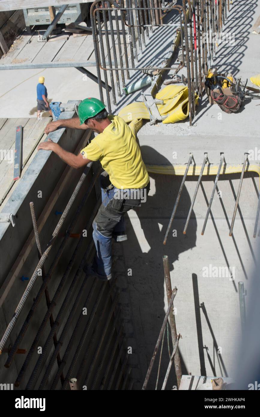 Construction worker and reinforced concrete Stock Photo - Alamy