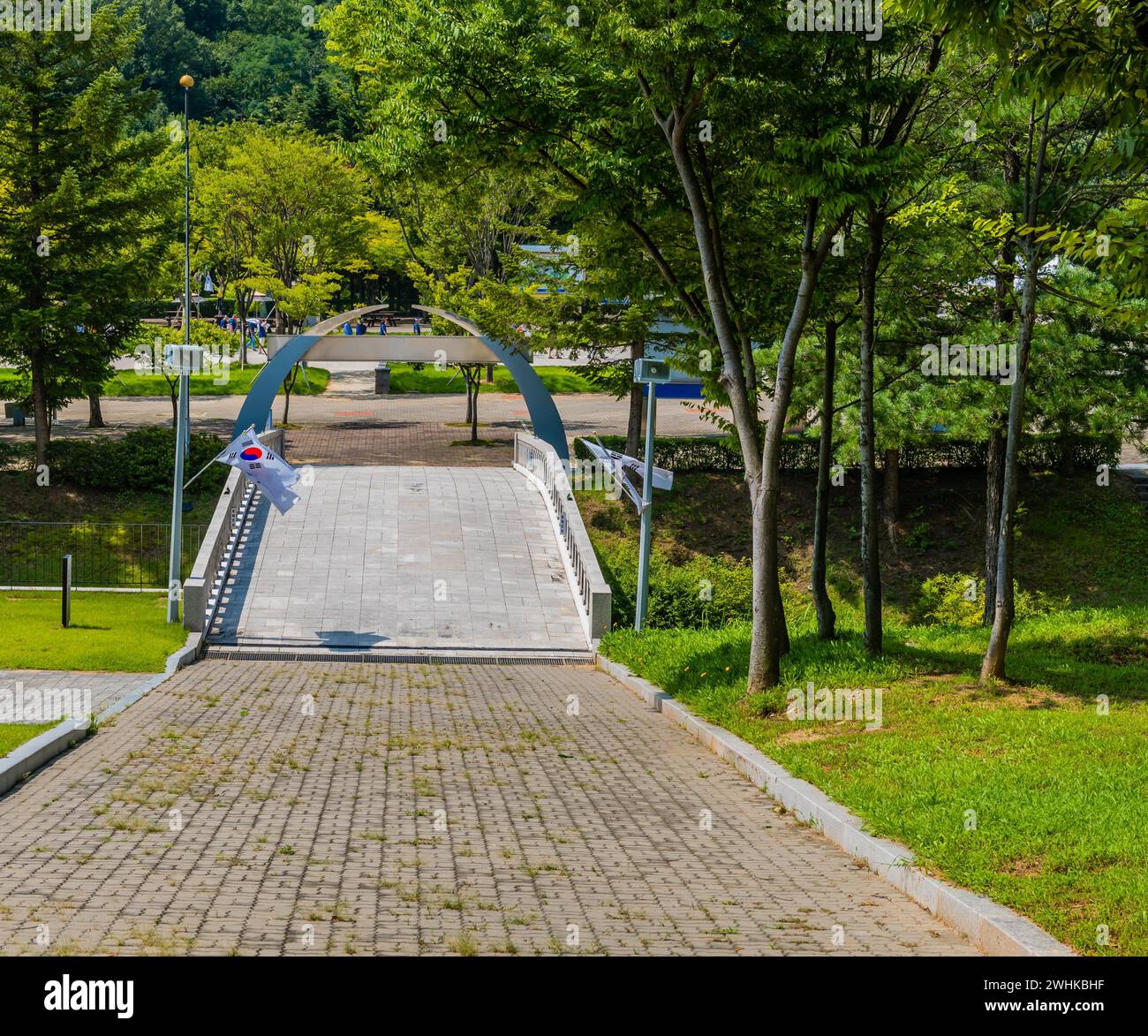 Bridge over ravine hi-res stock photography and images - Alamy