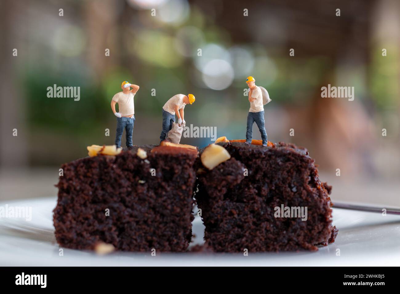People making chocolate hi-res stock photography and images - Alamy