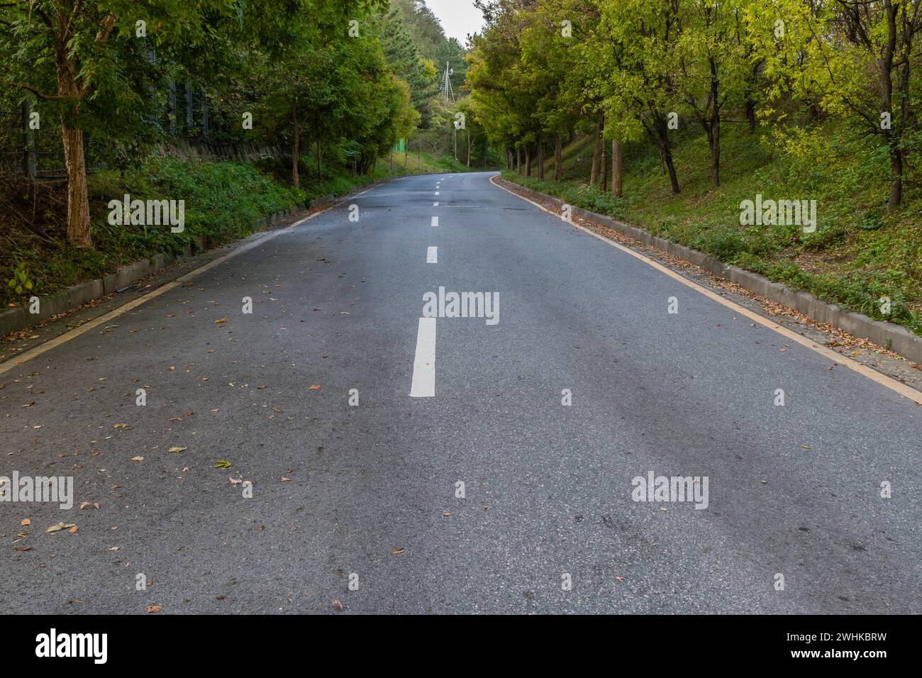 Two laned hi-res stock photography and images - Alamy