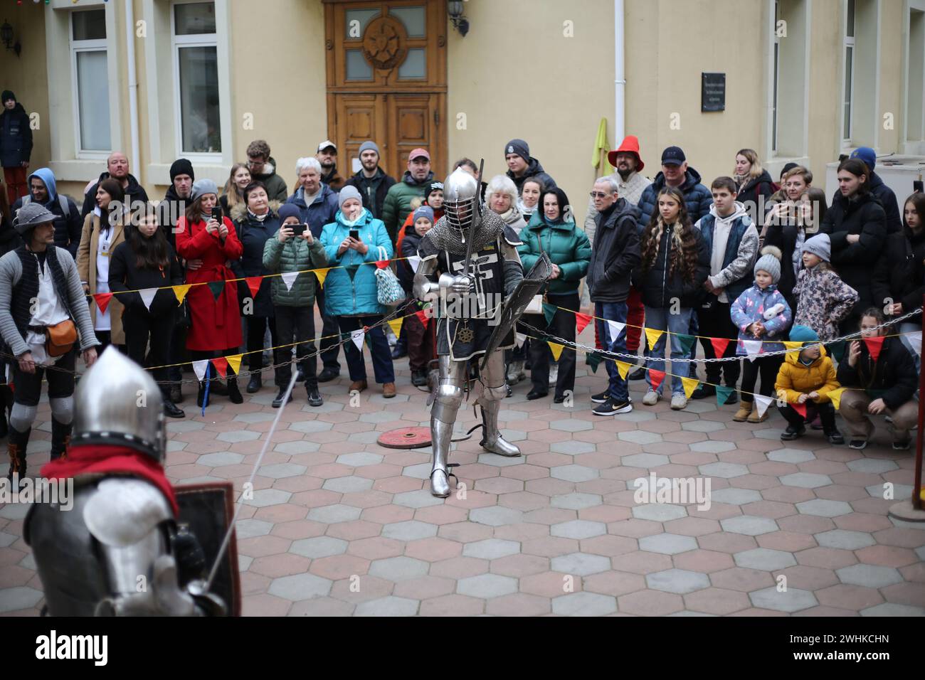 Dressed as medieval knights fight hi-res stock photography and images ...