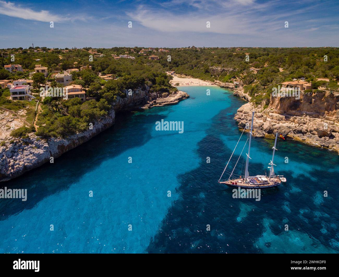 Velero de color hi-res stock photography and images - Alamy