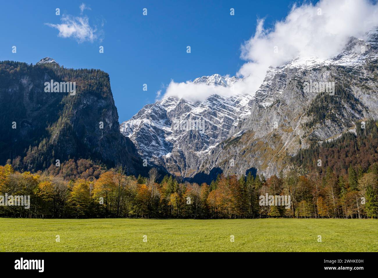 Snow-covered Watzmann massif, Watzmann east face, autumnal mountain ...