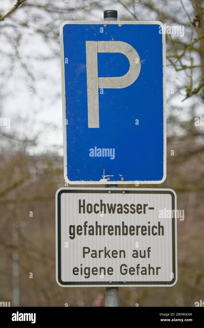 Flood area sign hi-res stock photography and images - Alamy