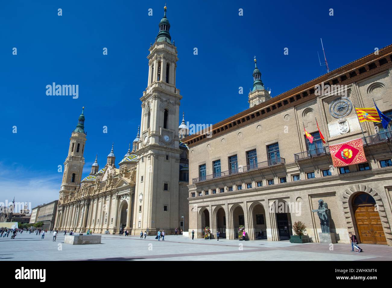 Zaragoza cathedral hi-res stock photography and images - Alamy