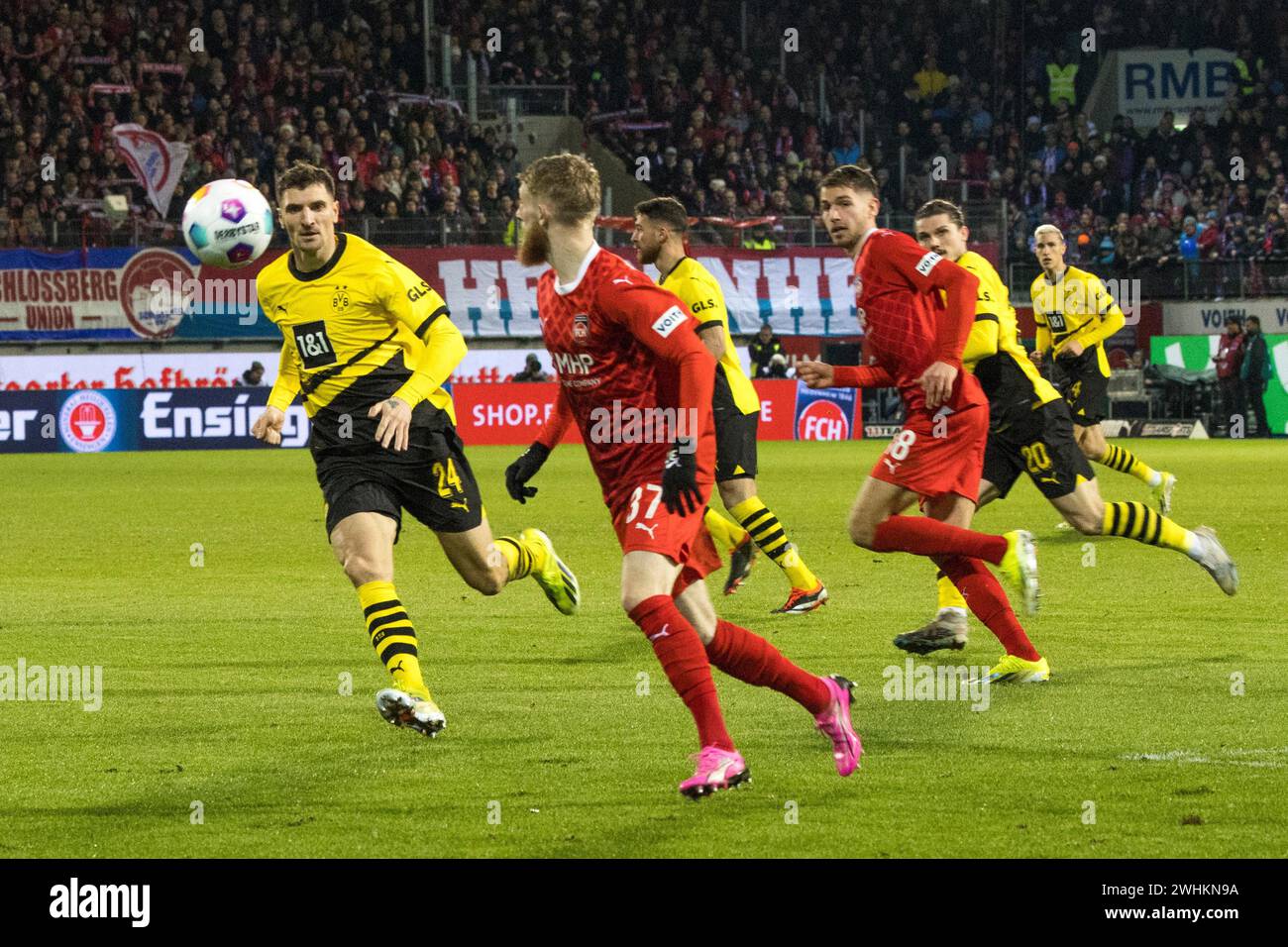 Football match, captain Patrick MAINKA 1.FC Heidenheim is pressurised ...