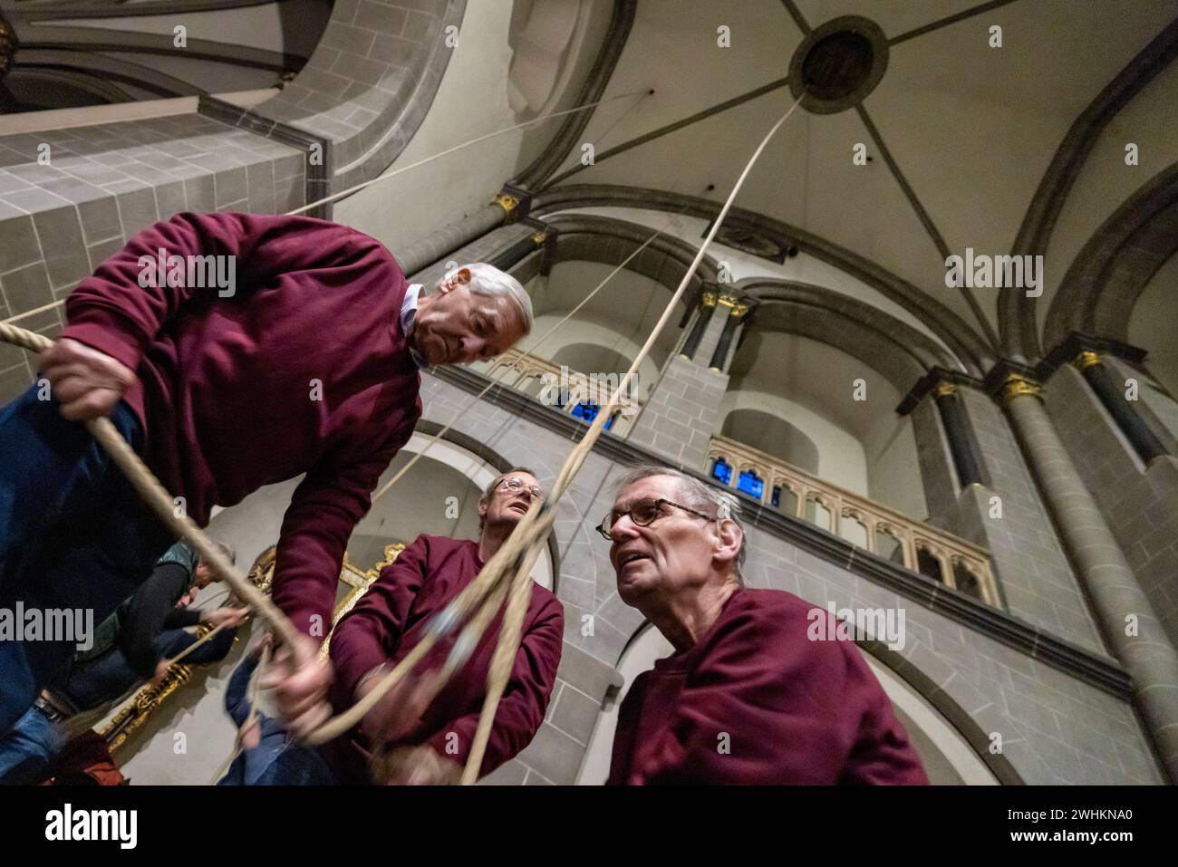Rope pull bell hi-res stock photography and images - Alamy