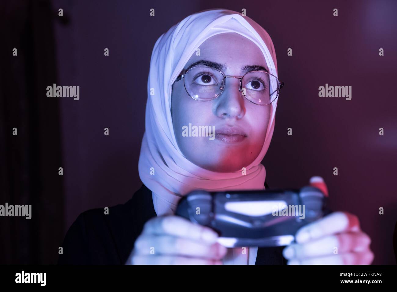 arabic muslim girl playing console games Stock Photo - Alamy