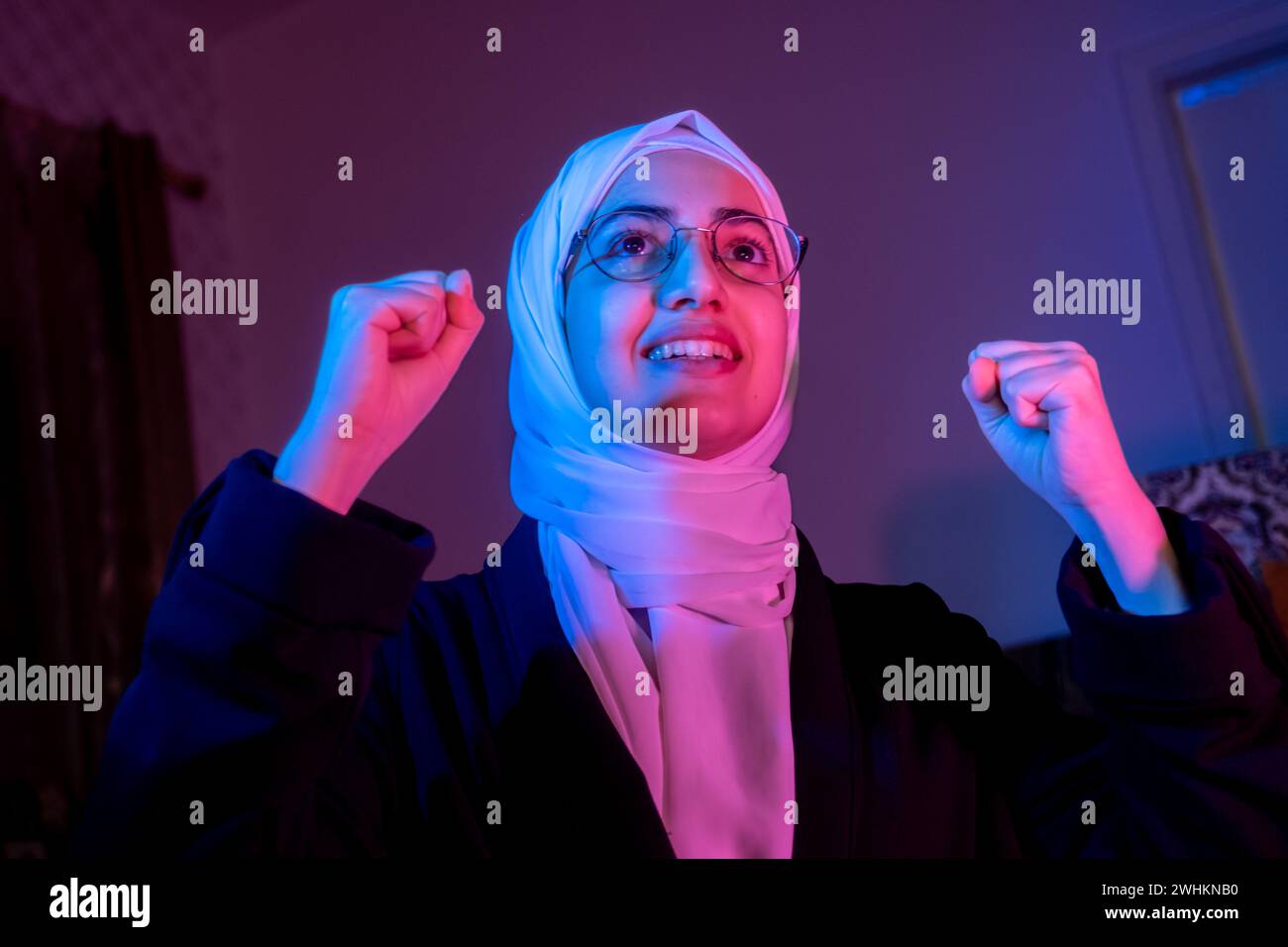 arabic muslim girl playing console games Stock Photo - Alamy