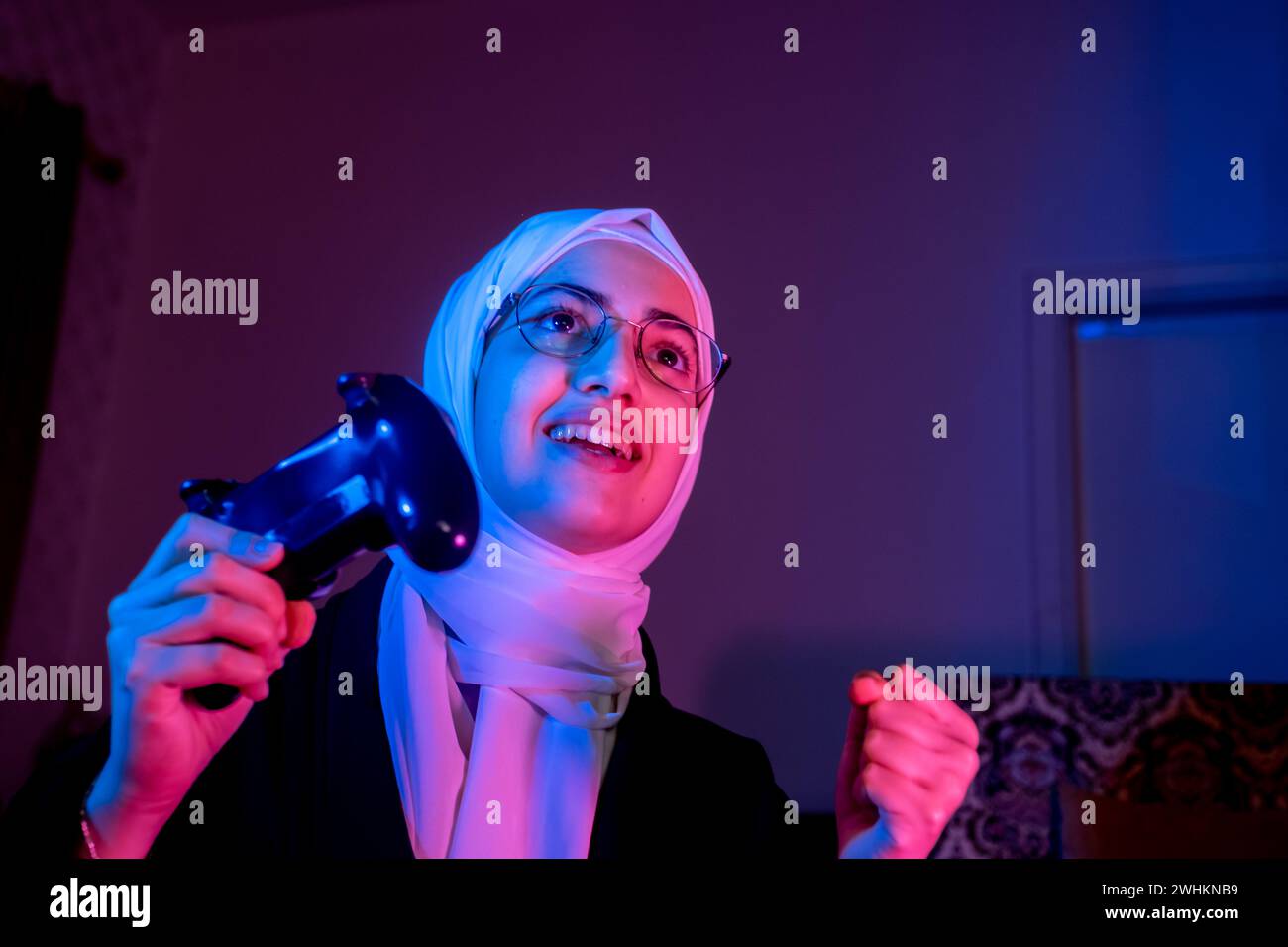 arabic muslim girl playing console games Stock Photo - Alamy