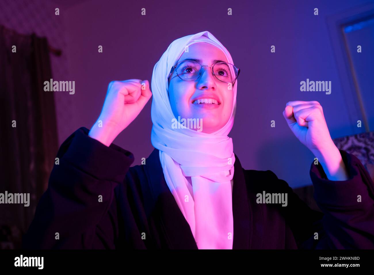 arabic muslim girl playing console games Stock Photo - Alamy