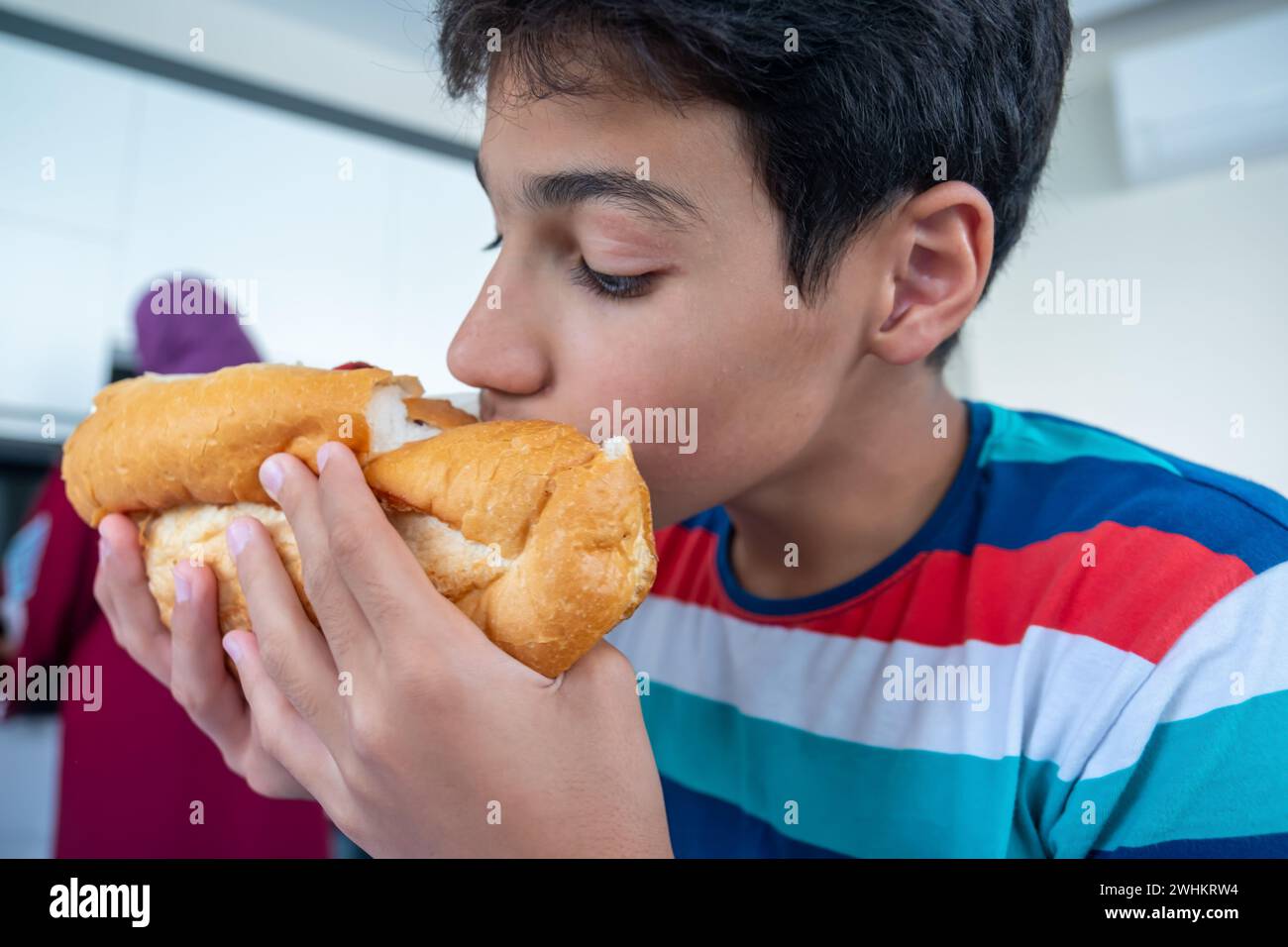 Arab eating meal hi-res stock photography and images - Alamy