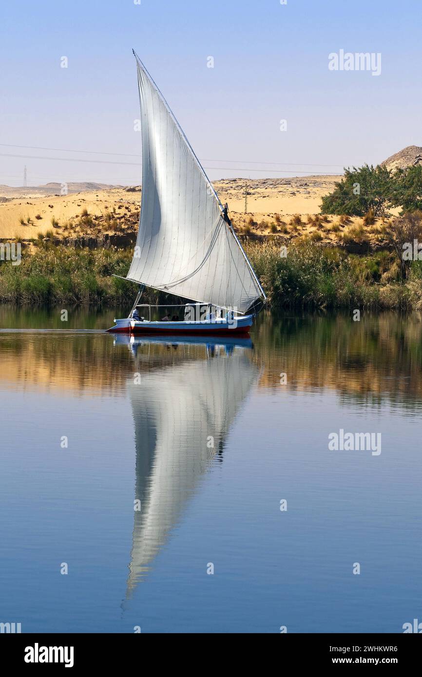 Nile barge hi-res stock photography and images - Alamy