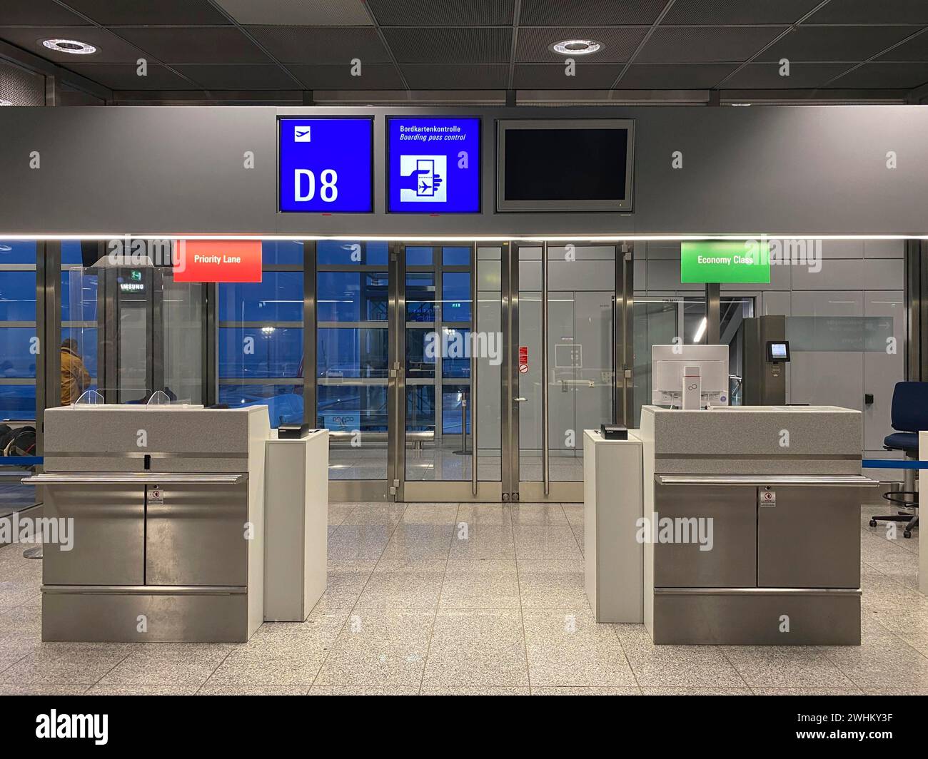 Boarding gate hi-res stock photography and images - Alamy