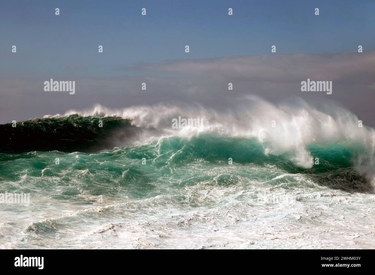 Wave in sea hi-res stock photography and images - Alamy