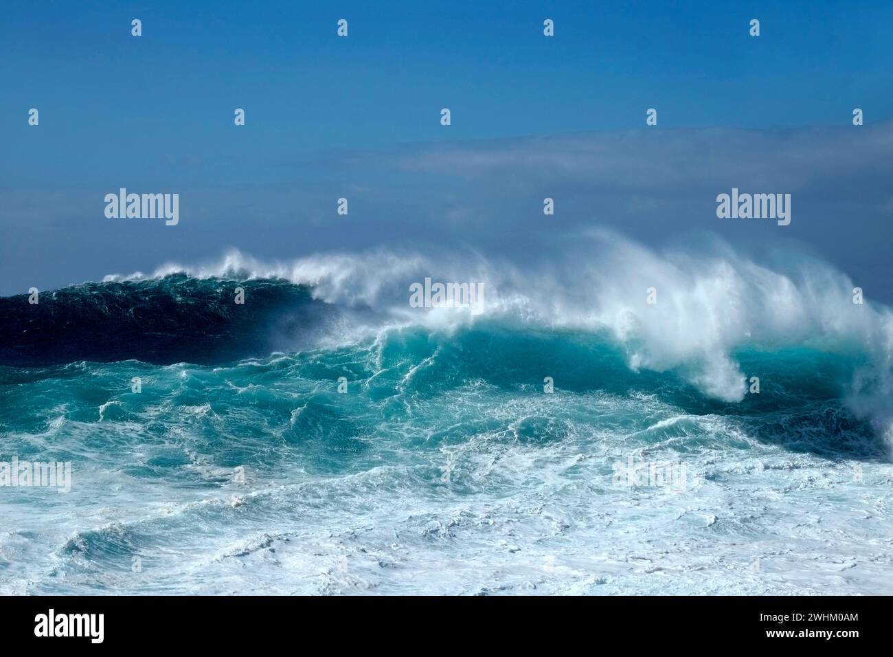Waves hi-res stock photography and images - Alamy
