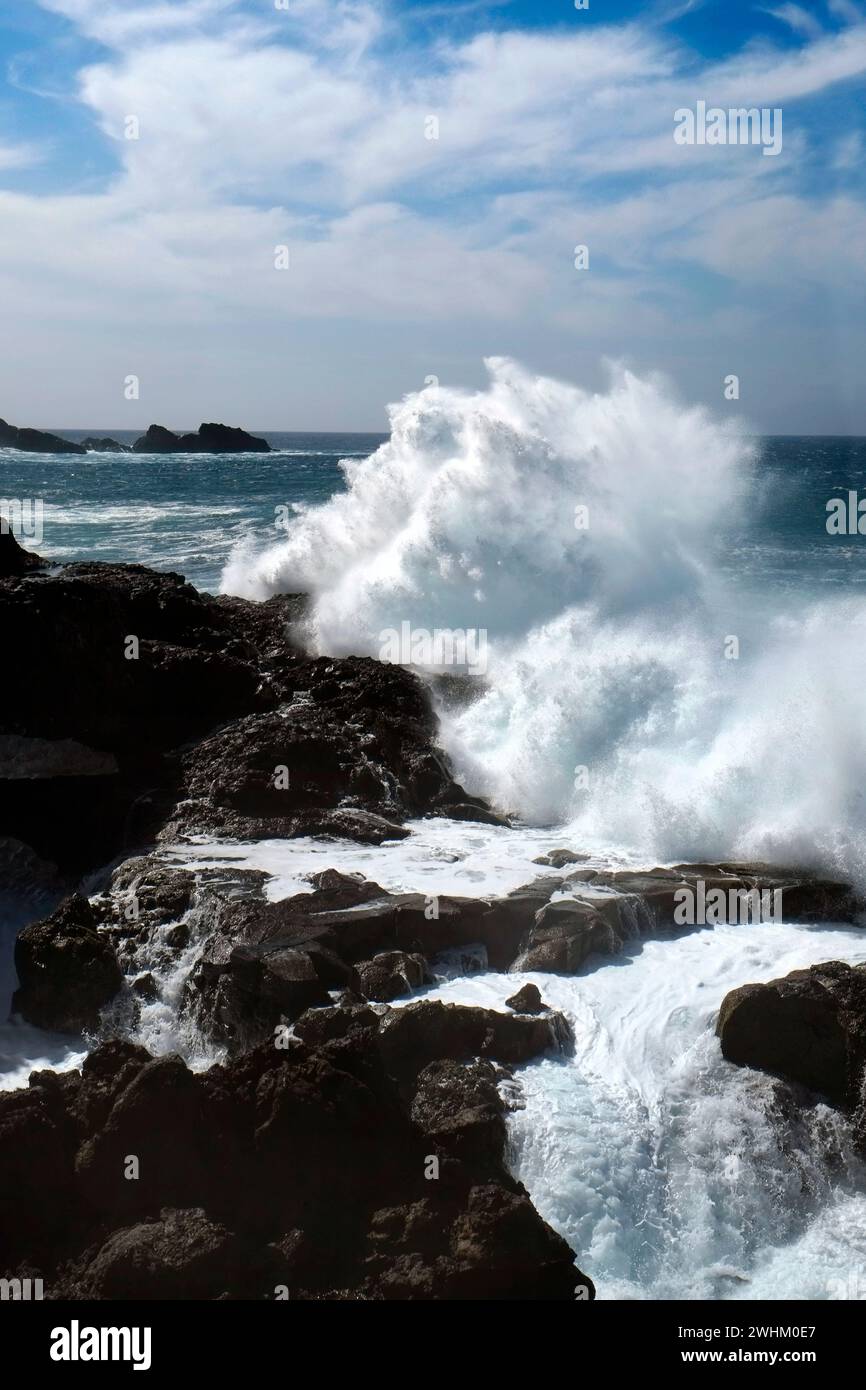Waves on a rugged coast Stock Photo - Alamy