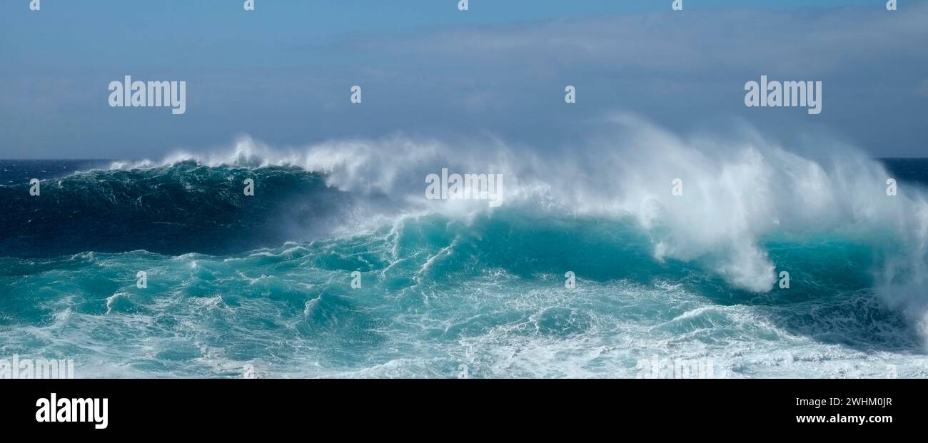 Wave in storm tossed hi-res stock photography and images - Alamy