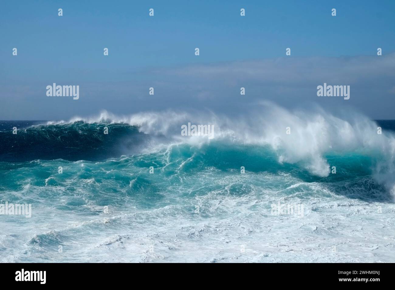Wave in storm tossed hi-res stock photography and images - Alamy