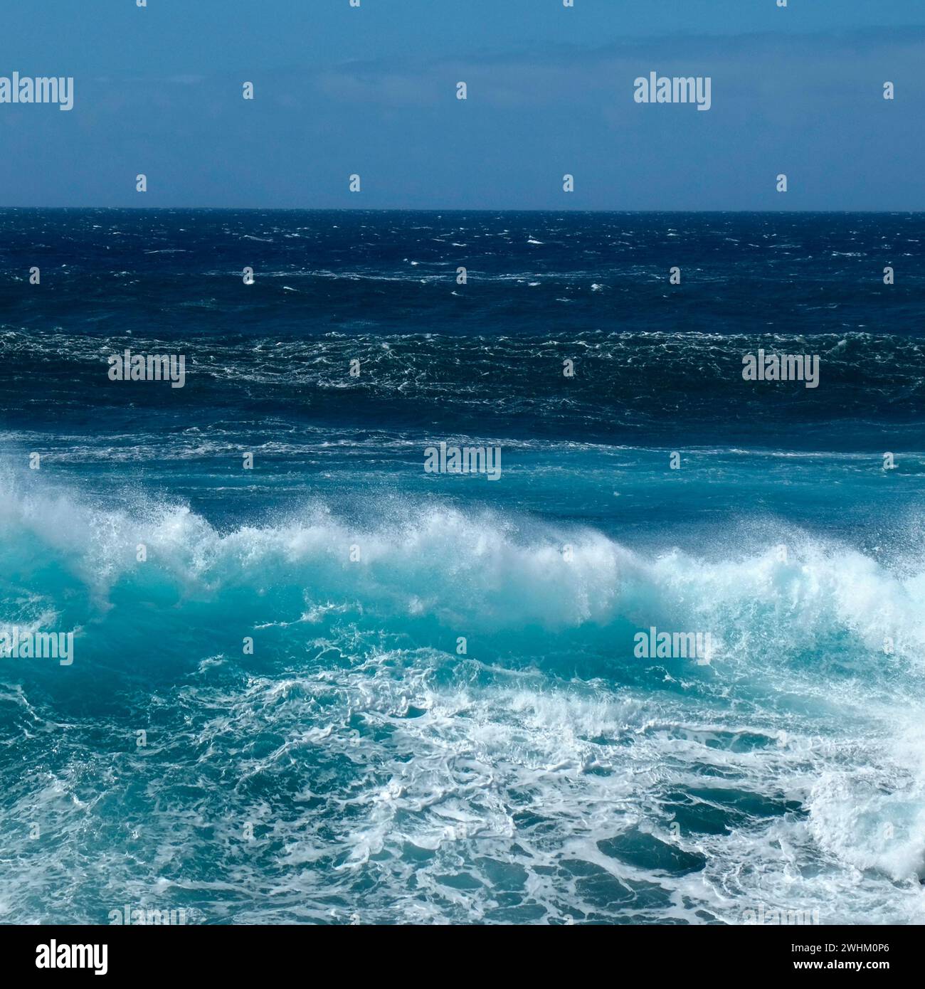 Swell surf hi-res stock photography and images - Alamy