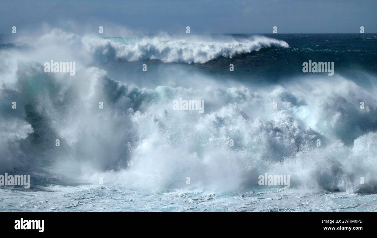 Lashed by waves hi-res stock photography and images - Alamy