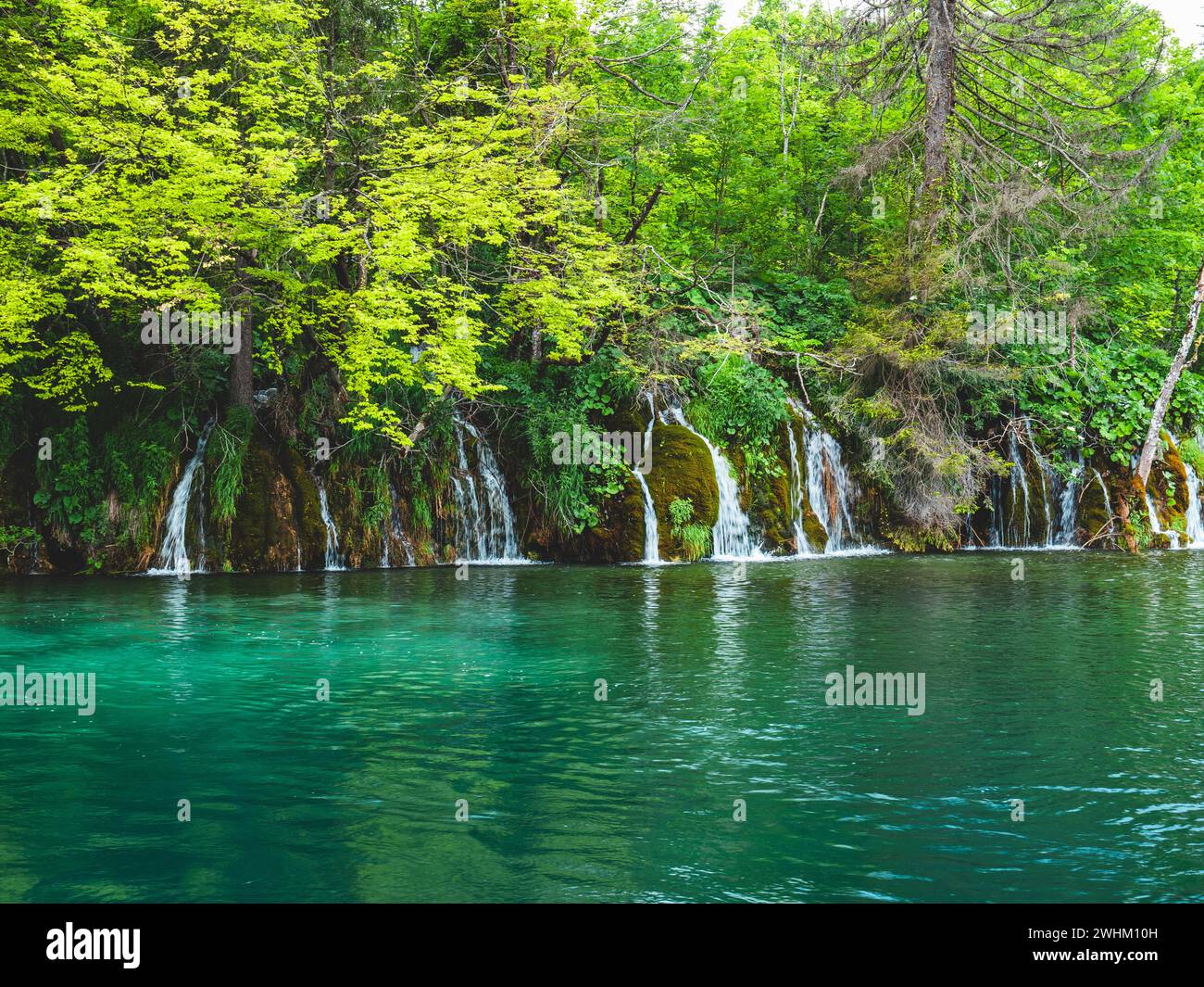 Emerald green waterfall hi-res stock photography and images - Alamy