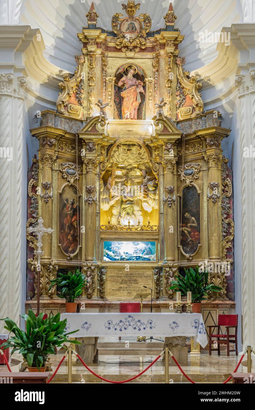 Altar altarpiece hi-res stock photography and images - Alamy