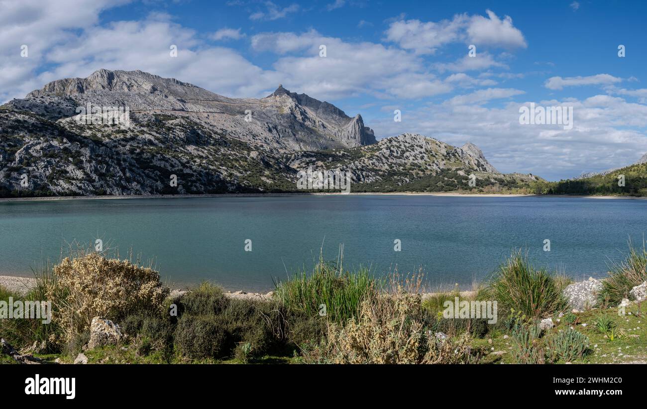 Community reservoir hi-res stock photography and images - Alamy