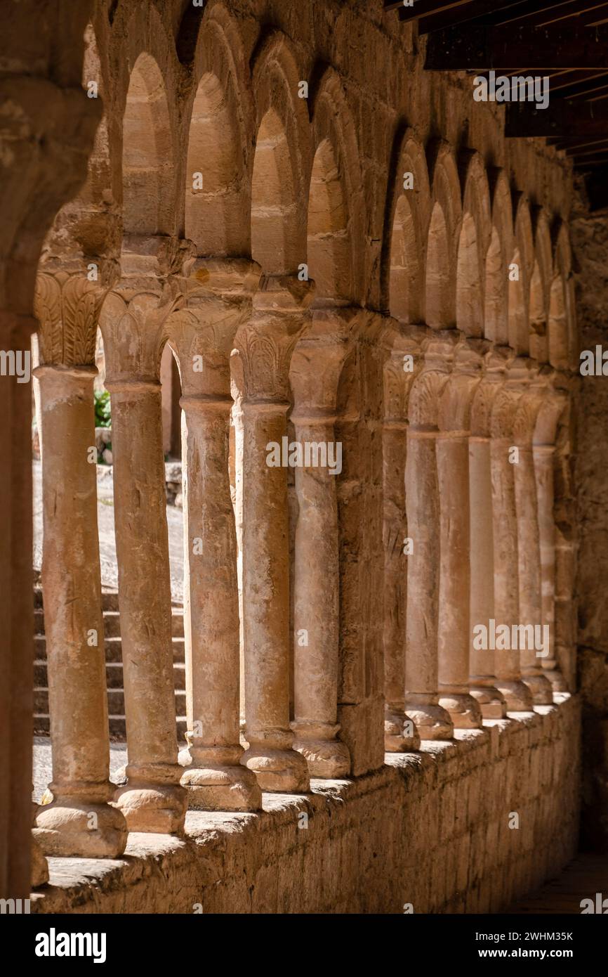 Arcaded gallery of semicircular arches on paired columns Stock Photo ...