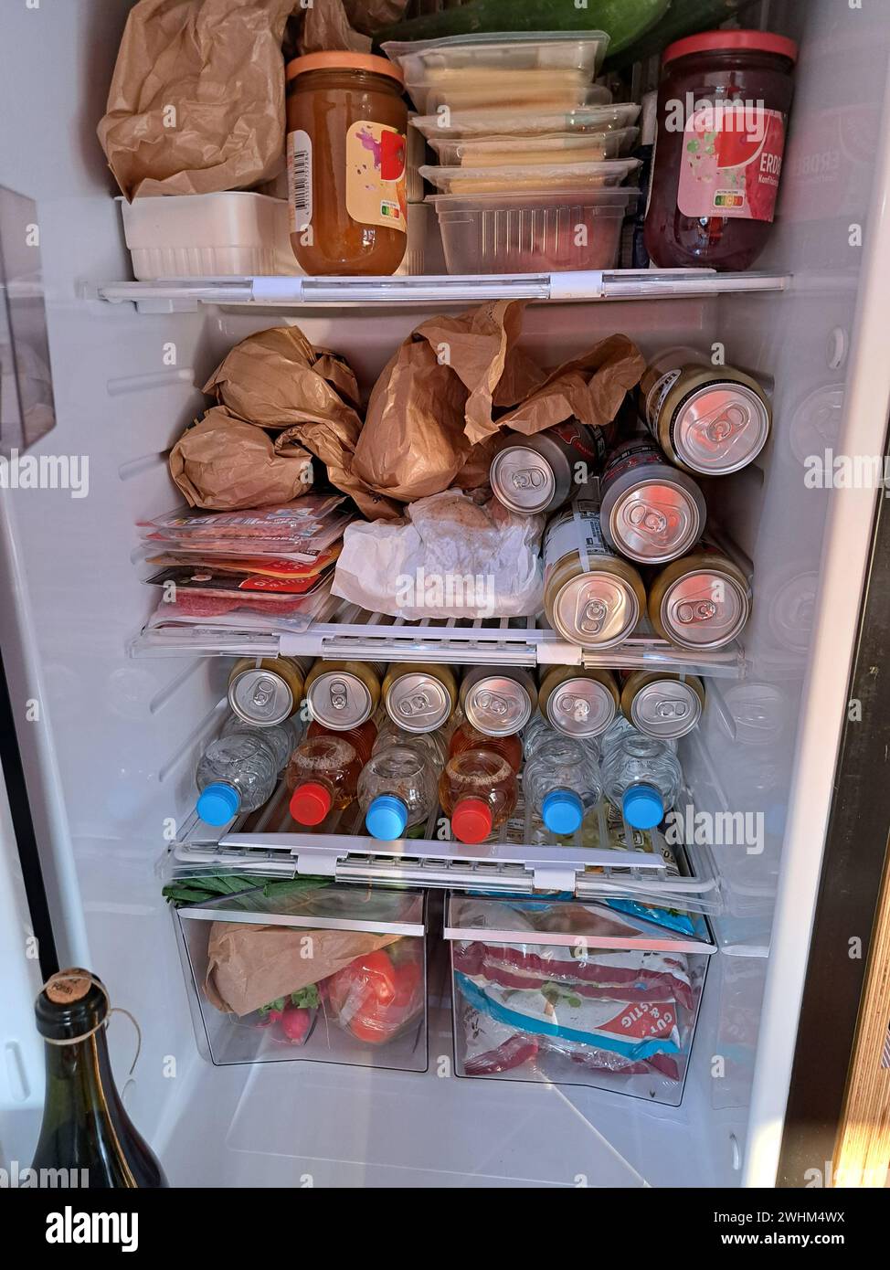 Filled fridge hi-res stock photography and images - Alamy