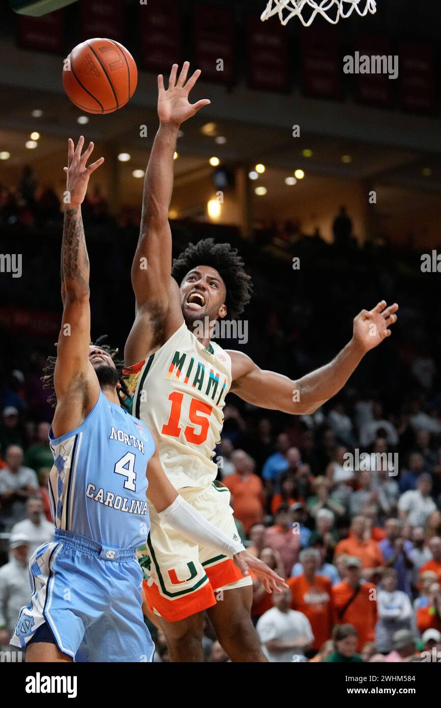 North Carolina guard RJ Davis (4) jumps to shoot as he's defended by ...